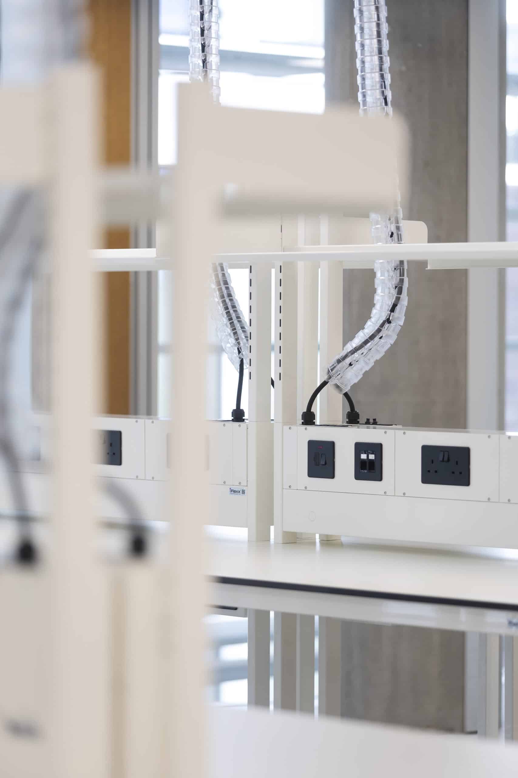 Modular Laboratory Fit-Out with IFlexx Benching | White City