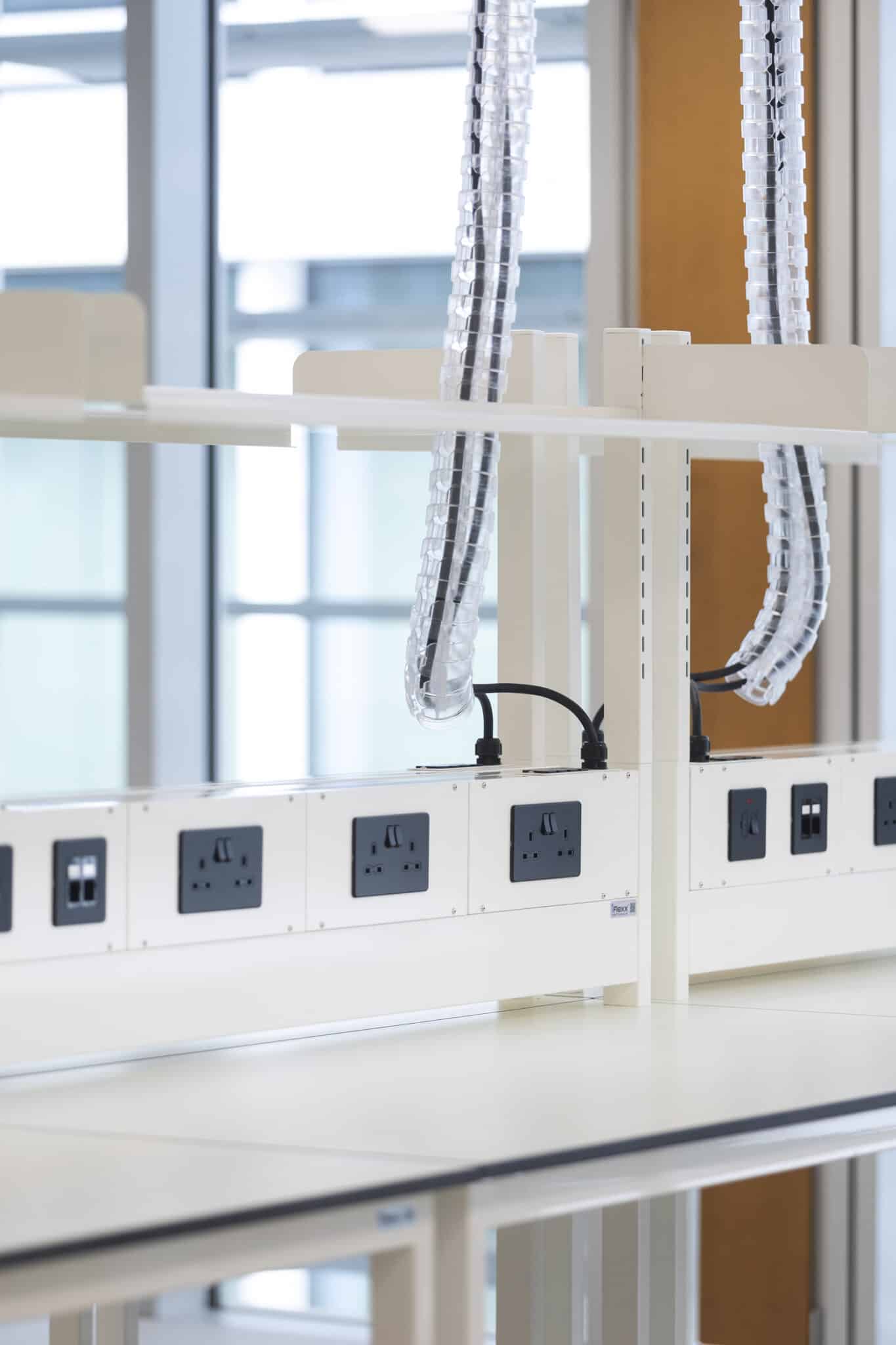 Modular Laboratory Fit-Out with IFlexx Benching | White City